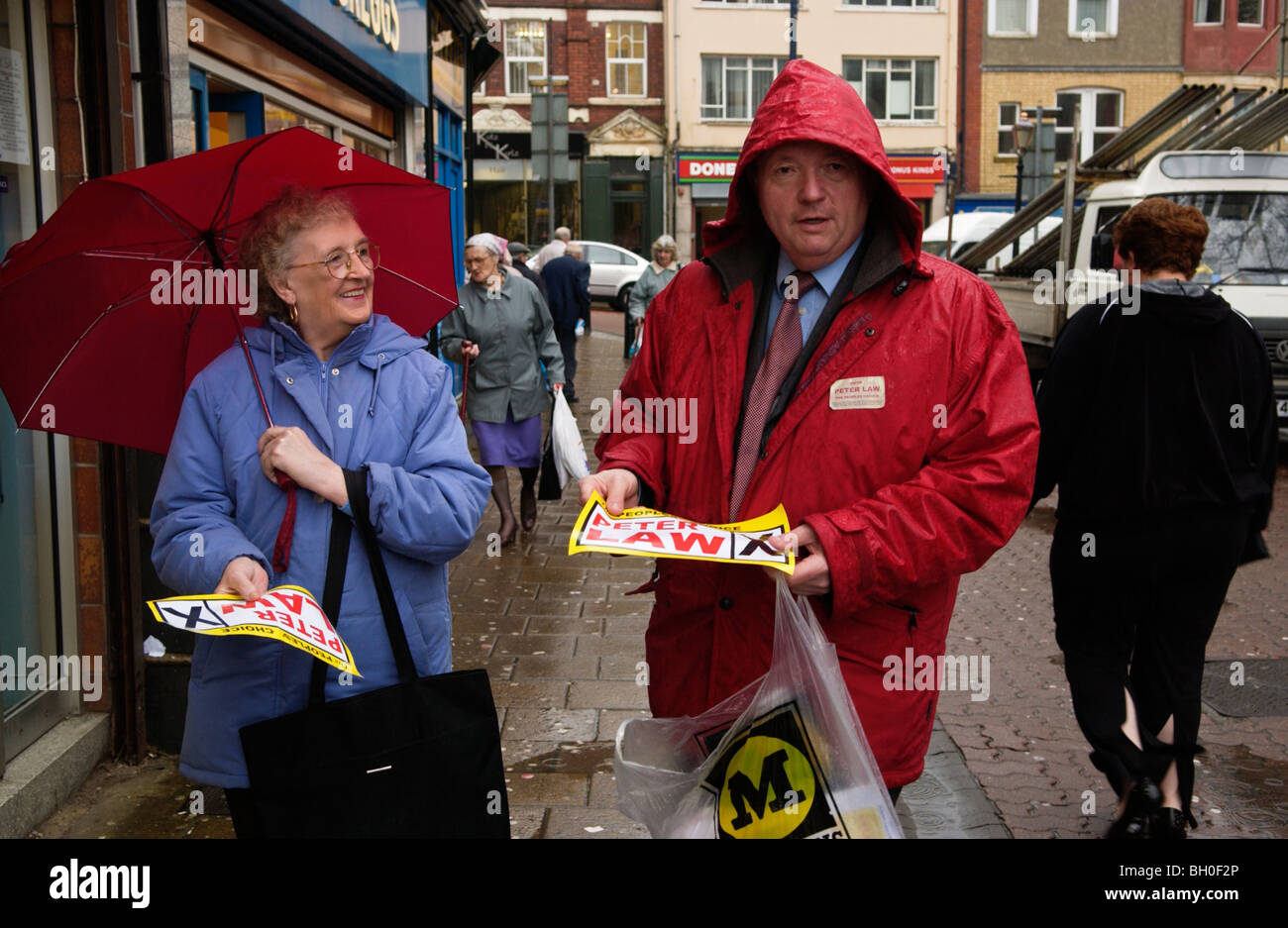 Peter Law Independent pictured campaigning talking to local people on ...