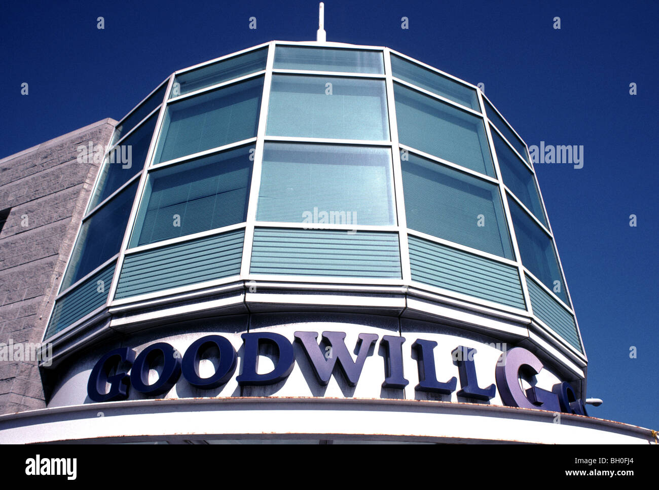 Goodwill and store hi-res stock photography and images - Alamy