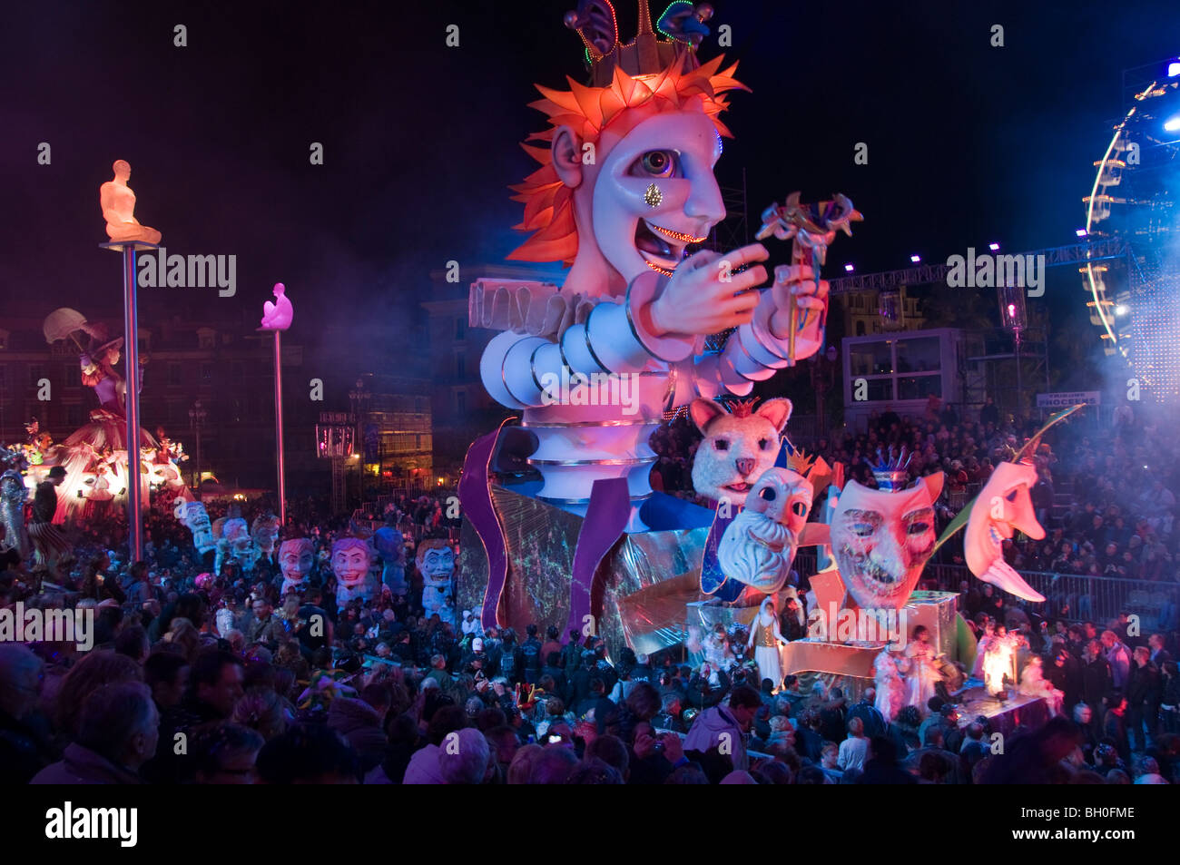 Crowd celebrating float horizontal hi-res stock photography and images ...