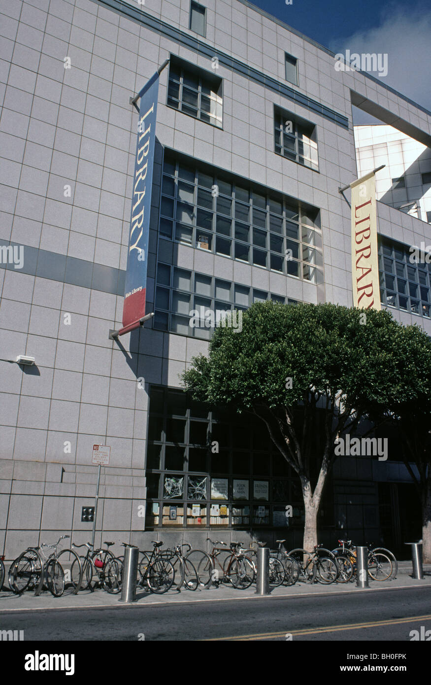 San Francisco Main Public Library entrance. Bicycle parking Stock Photo ...