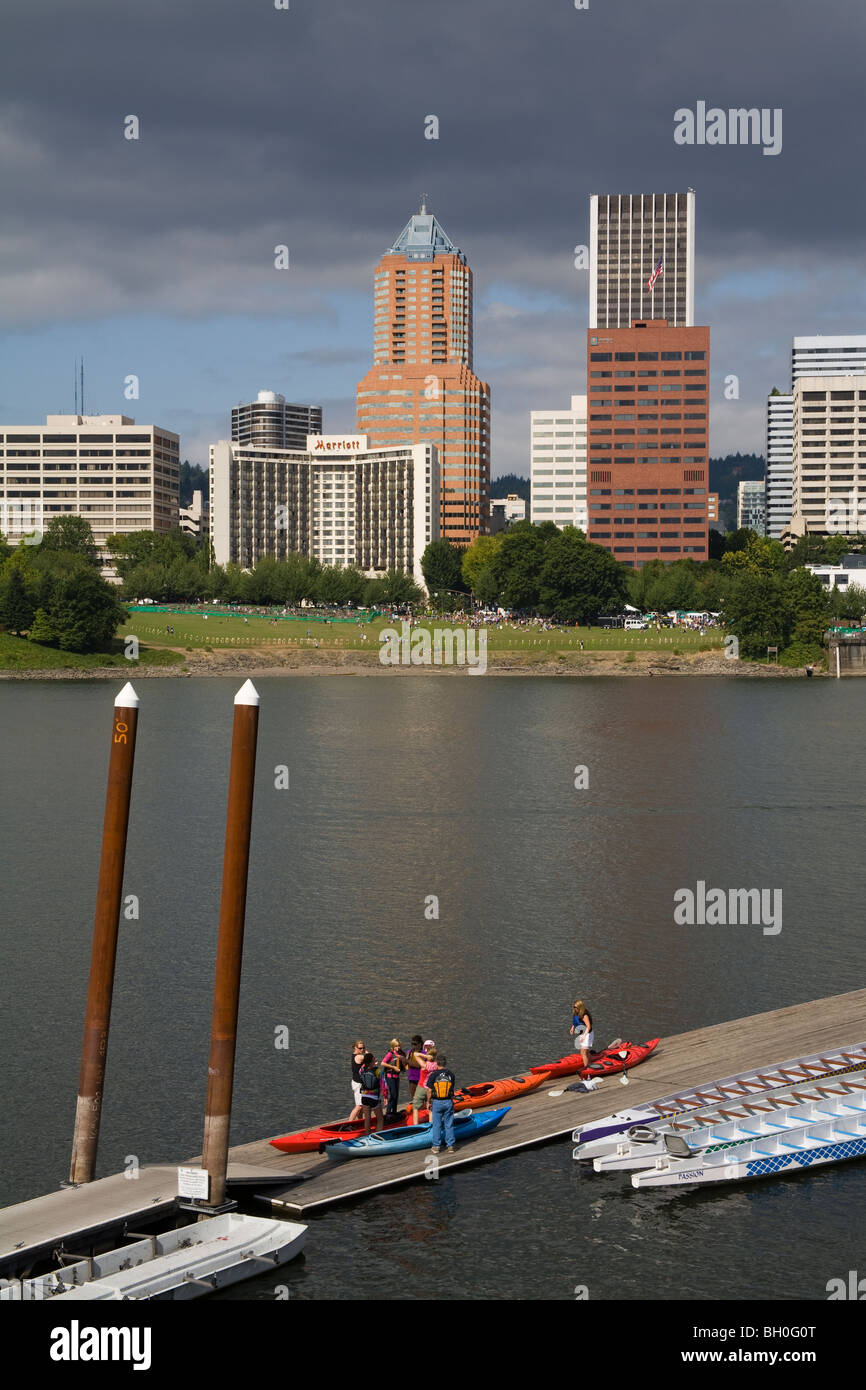 Portland willamette river kayak hi-res stock photography and images - Alamy