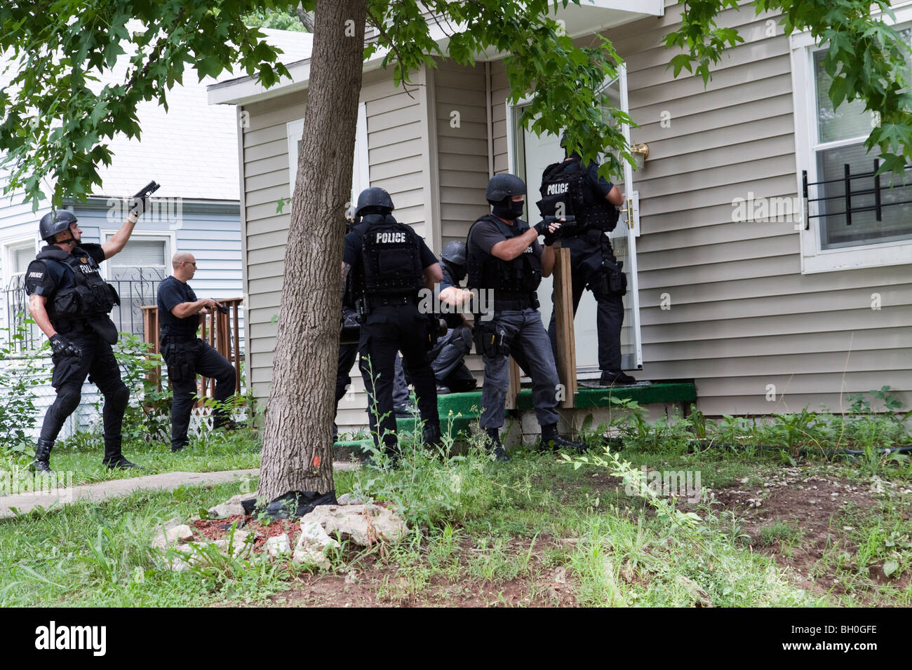 Police from tactical team making entry to serve a high-risk drug ...