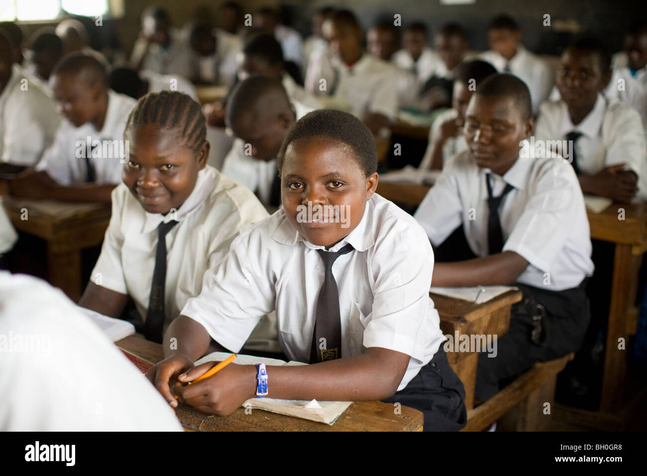 Kenya secondary school girls hi-res stock photography and images - Alamy