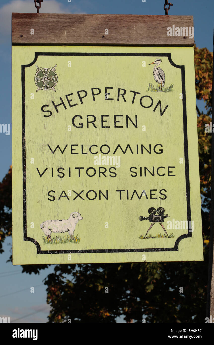 Shepperton village hi-res stock photography and images - Alamy