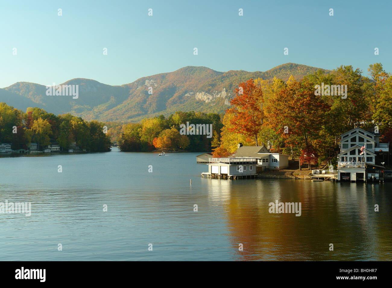 Lake Lure, NC, North Carolina, lakefront houses, autumn Stock Photo - Alamy Lake Lure, NC, North Carolina, lakefront houses, autumn Stock Photo - Alamy