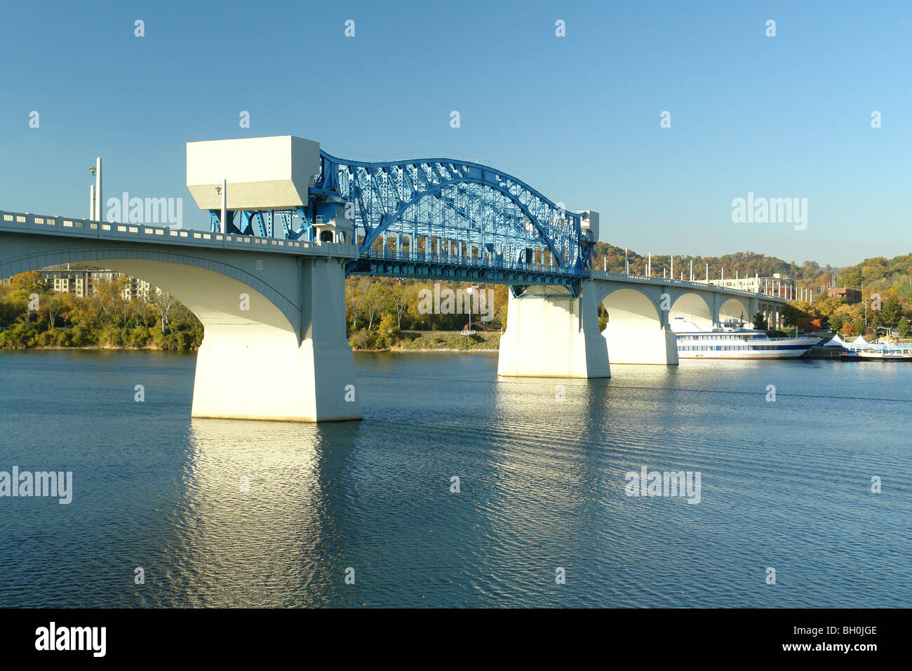 Chattanooga, TN, Tennessee, Tennessee River, riverfront, bridge Stock ...