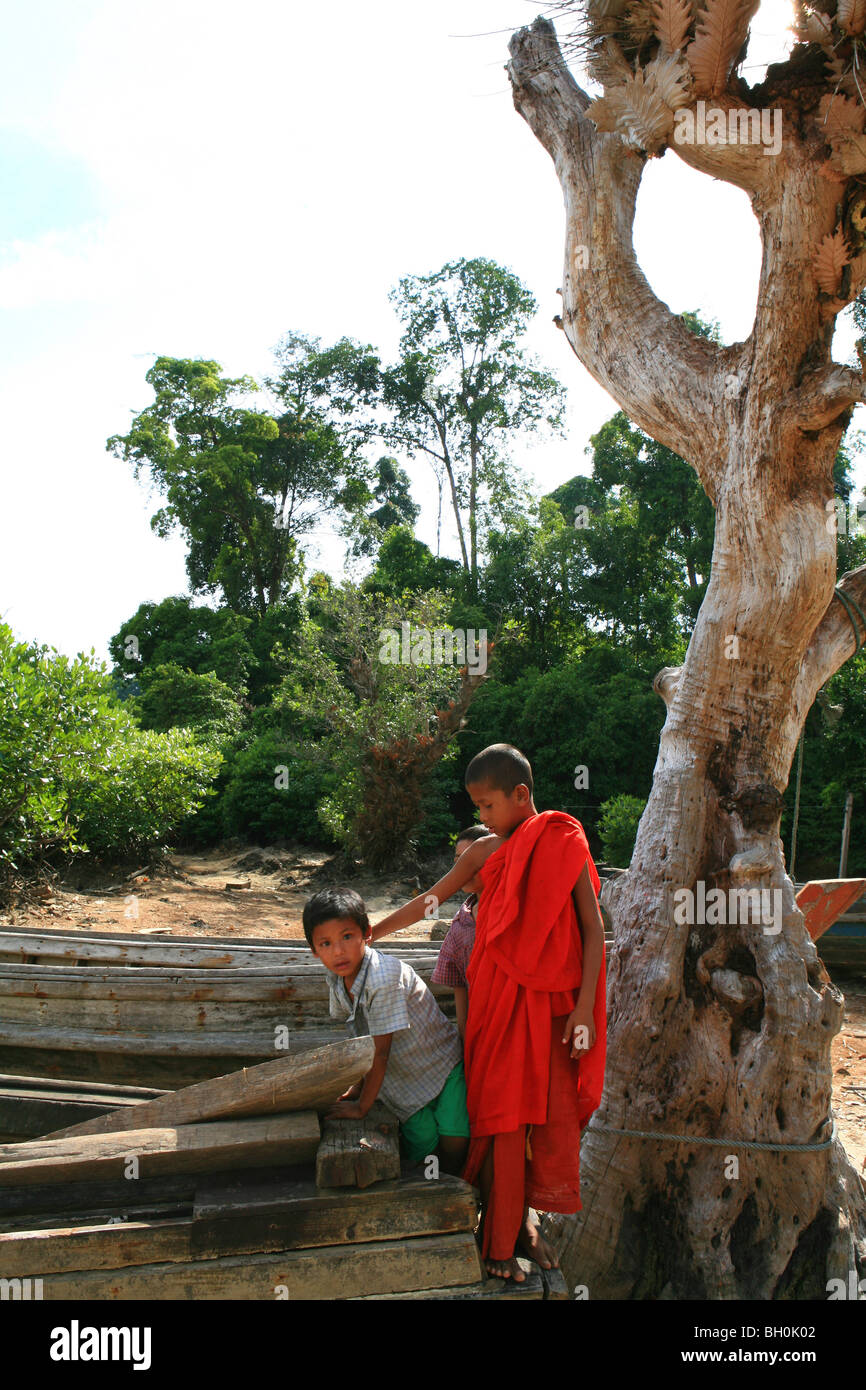 Moken children hi-res stock photography and images - Alamy