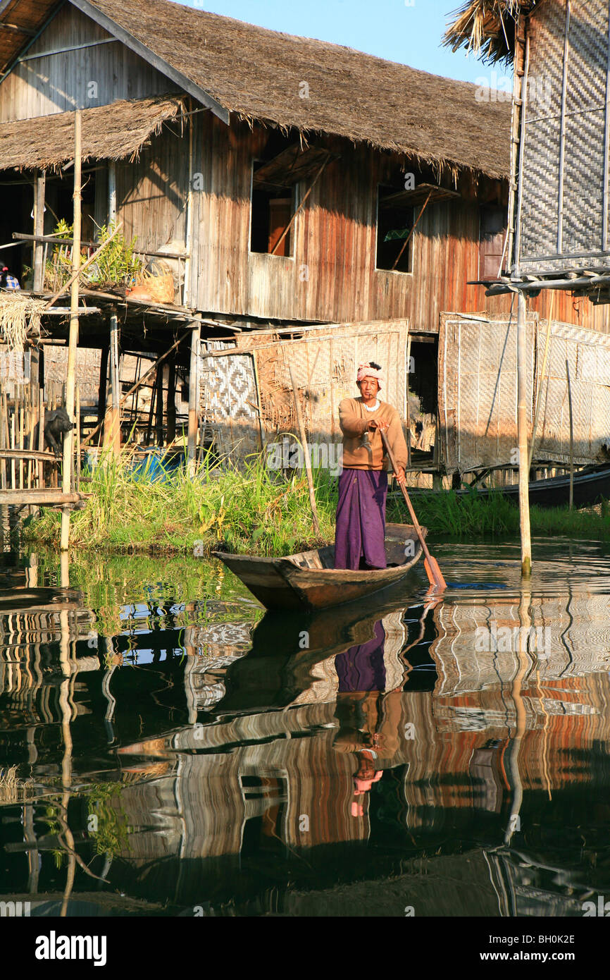 Man rowing boat not senior hi-res stock photography and images - Alamy