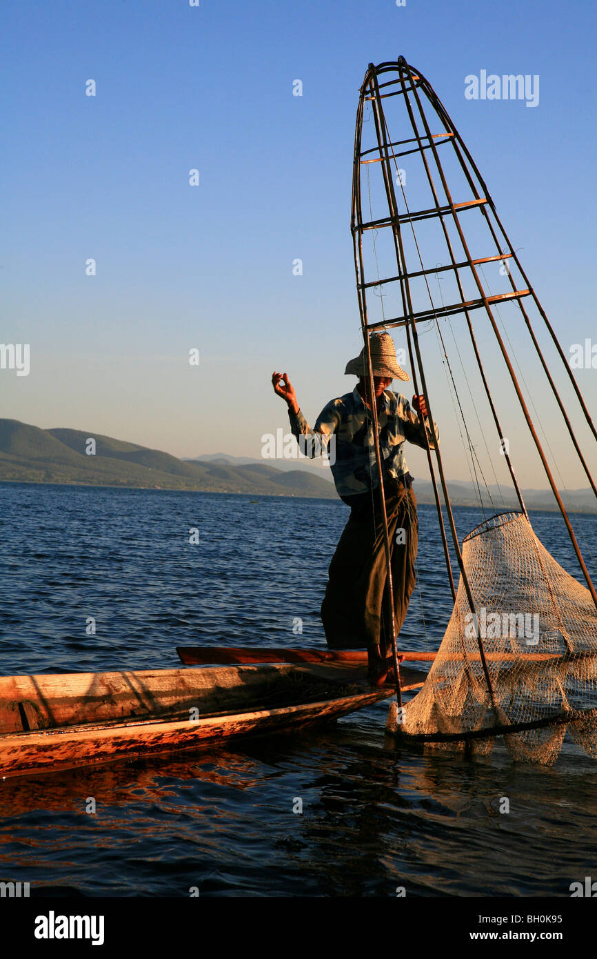 Fish trap net hi-res stock photography and images - Alamy