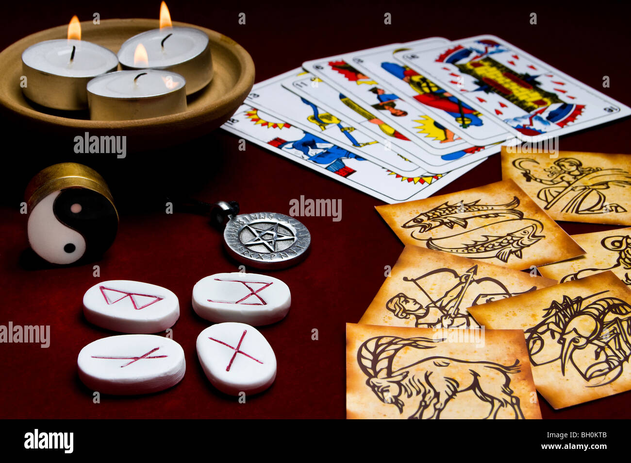 Ritual magical objects hi-res stock photography and images - Alamy