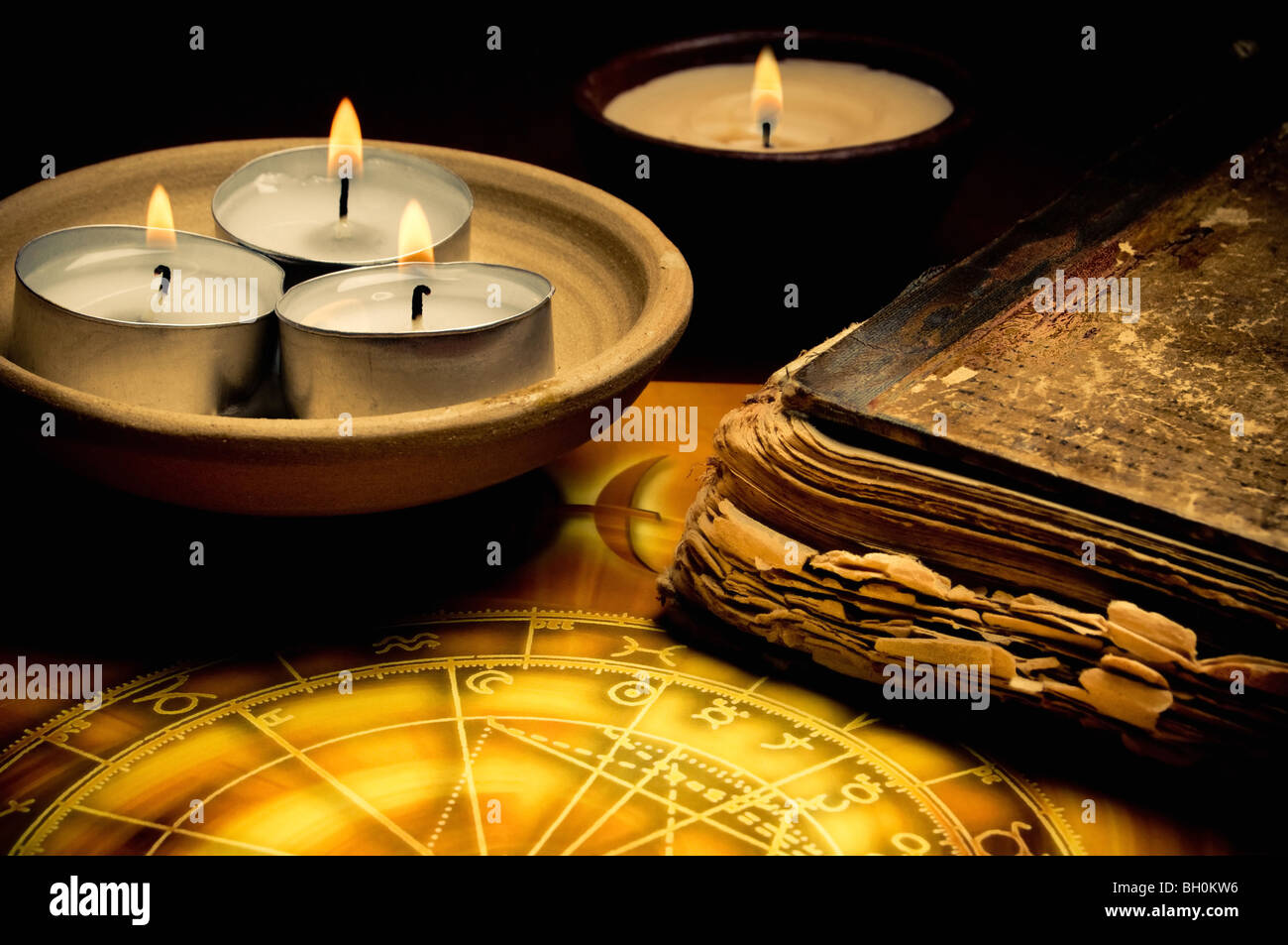 Esoteric astrology hi-res stock photography and images - Alamy