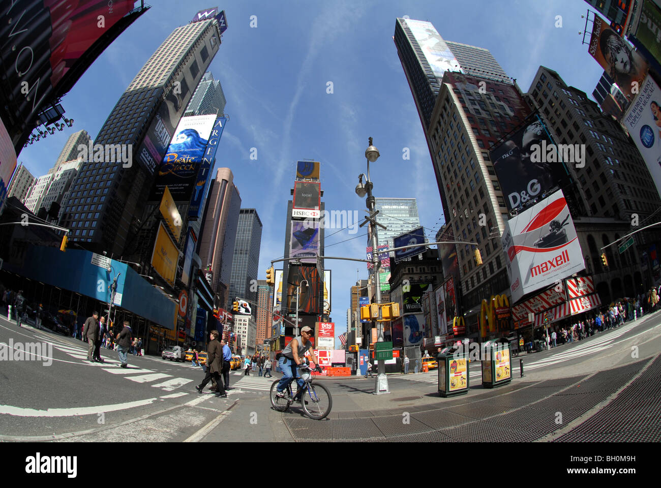 Fish eye view times square hi-res stock photography and images - Alamy