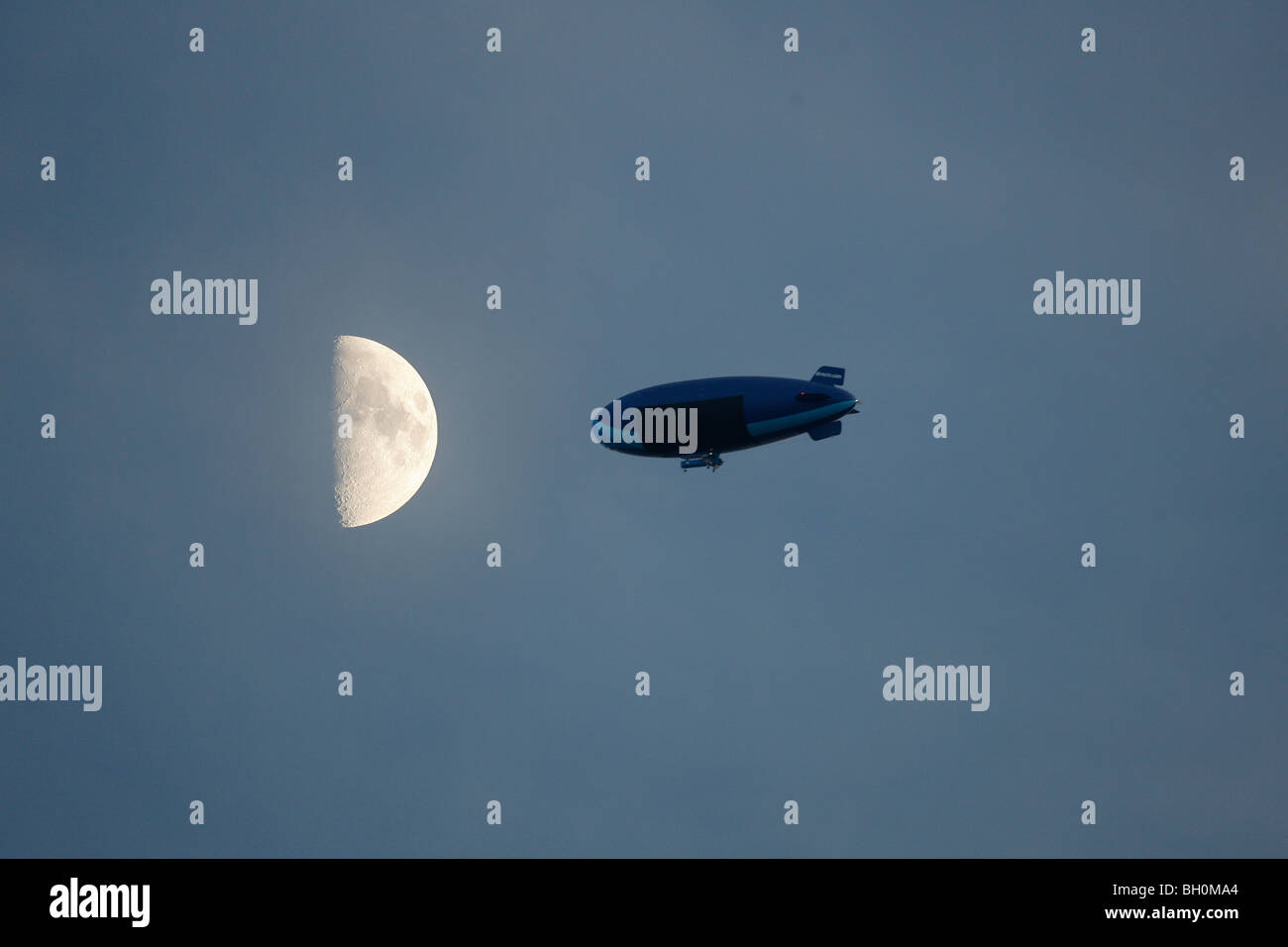 Piloted air balloon hi-res stock photography and images - Alamy