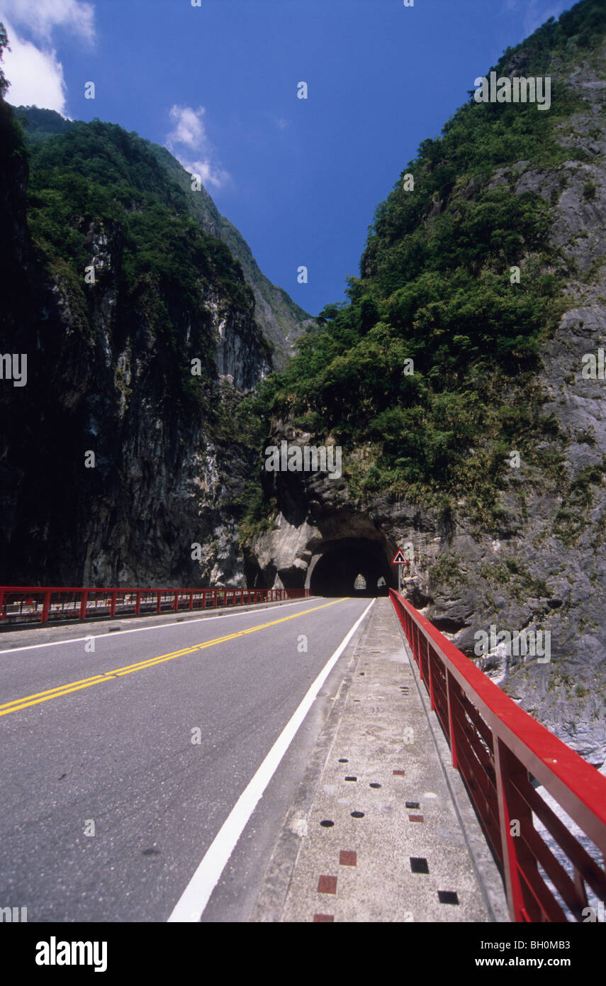 Taiwan building bridge hi-res stock photography and images - Alamy