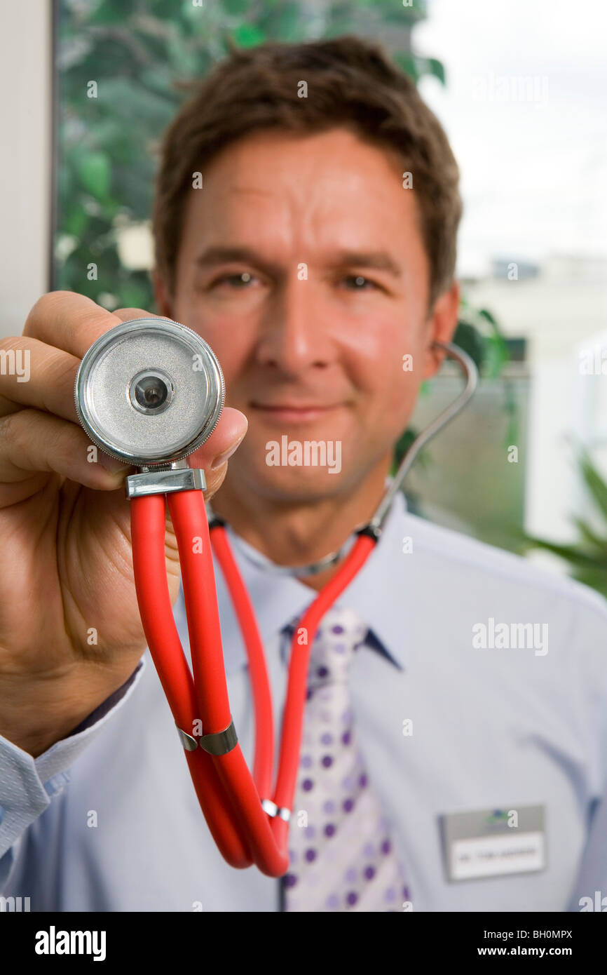 White doctor hi-res stock photography and images - Alamy