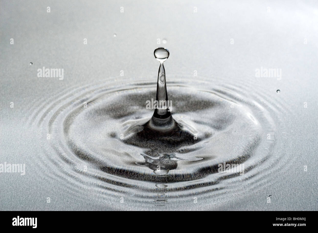 A drop of water splashing into a pool Stock Photo - Alamy