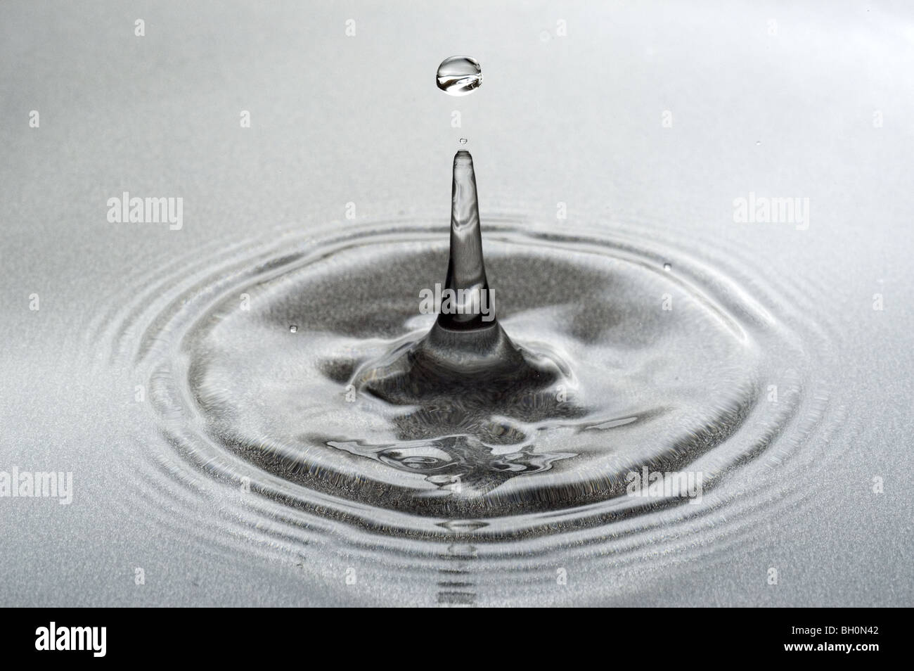 Drop speed hi-res stock photography and images - Alamy