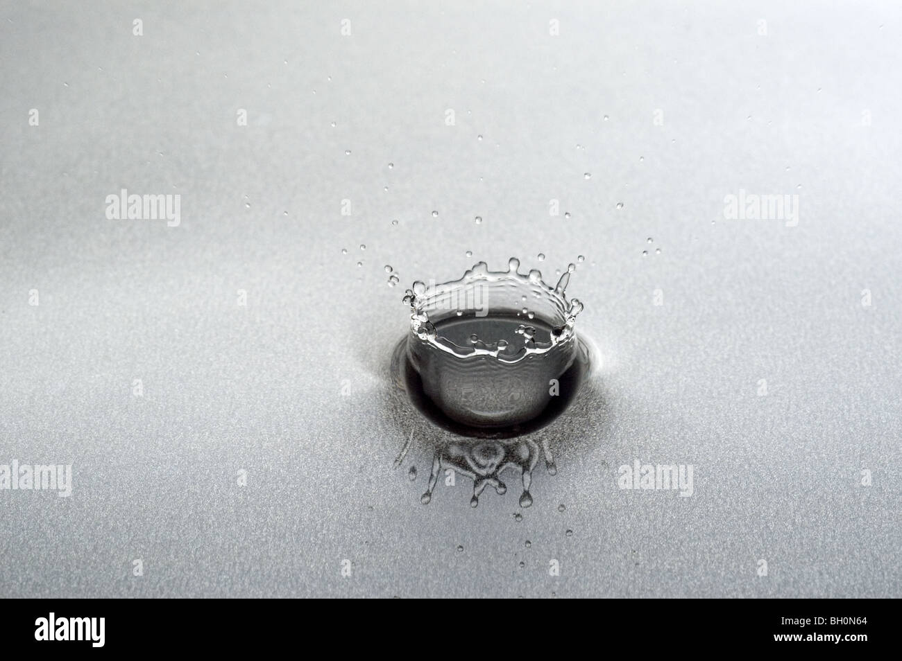 Drop water high speed hi-res stock photography and images - Alamy