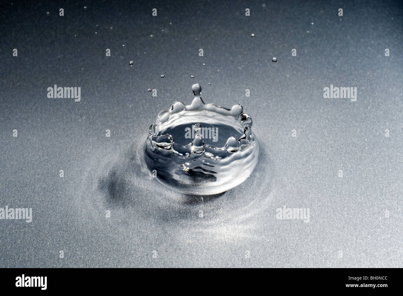 A drop of water splashing into a pool Stock Photo - Alamy