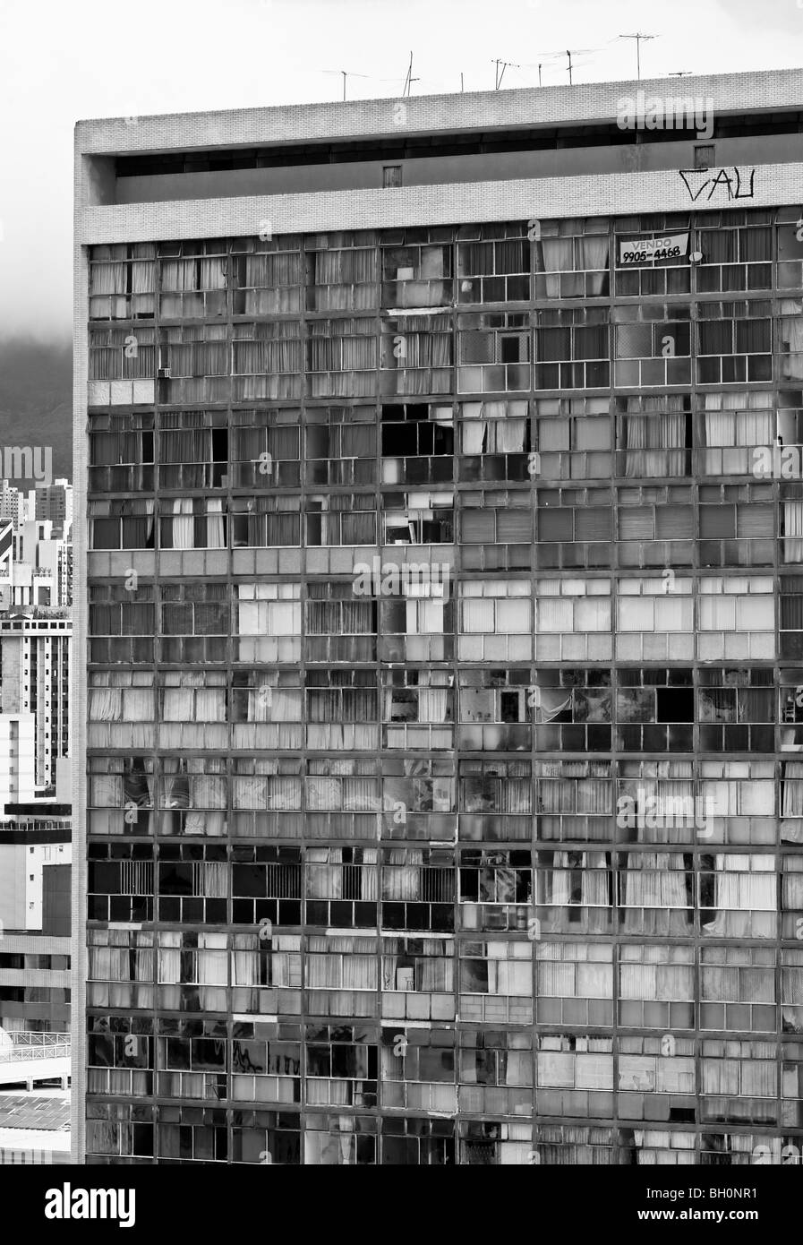 JK Building, modern building design by Oscar Niemeyer, modern ...