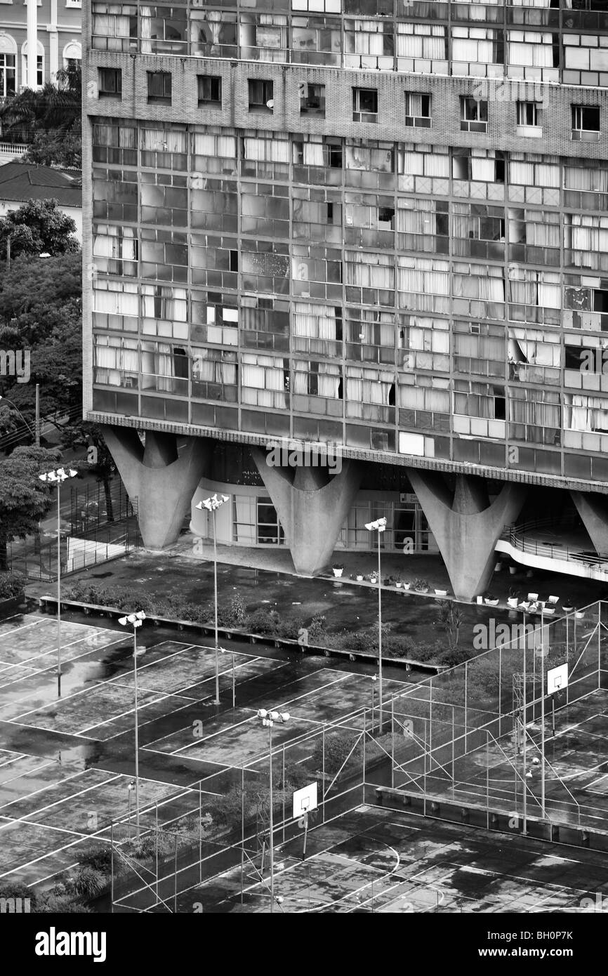 JK Building, modern building design by Oscar Niemeyer, modern ...