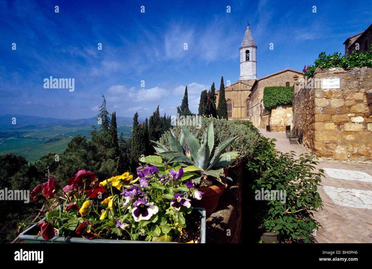 View at a church in the sunlight, Via dell´Amore, Pienza, Val d´Orcia ...