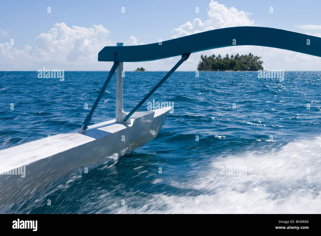 Raiatea french polynesia canoe hi-res stock photography and images - Alamy