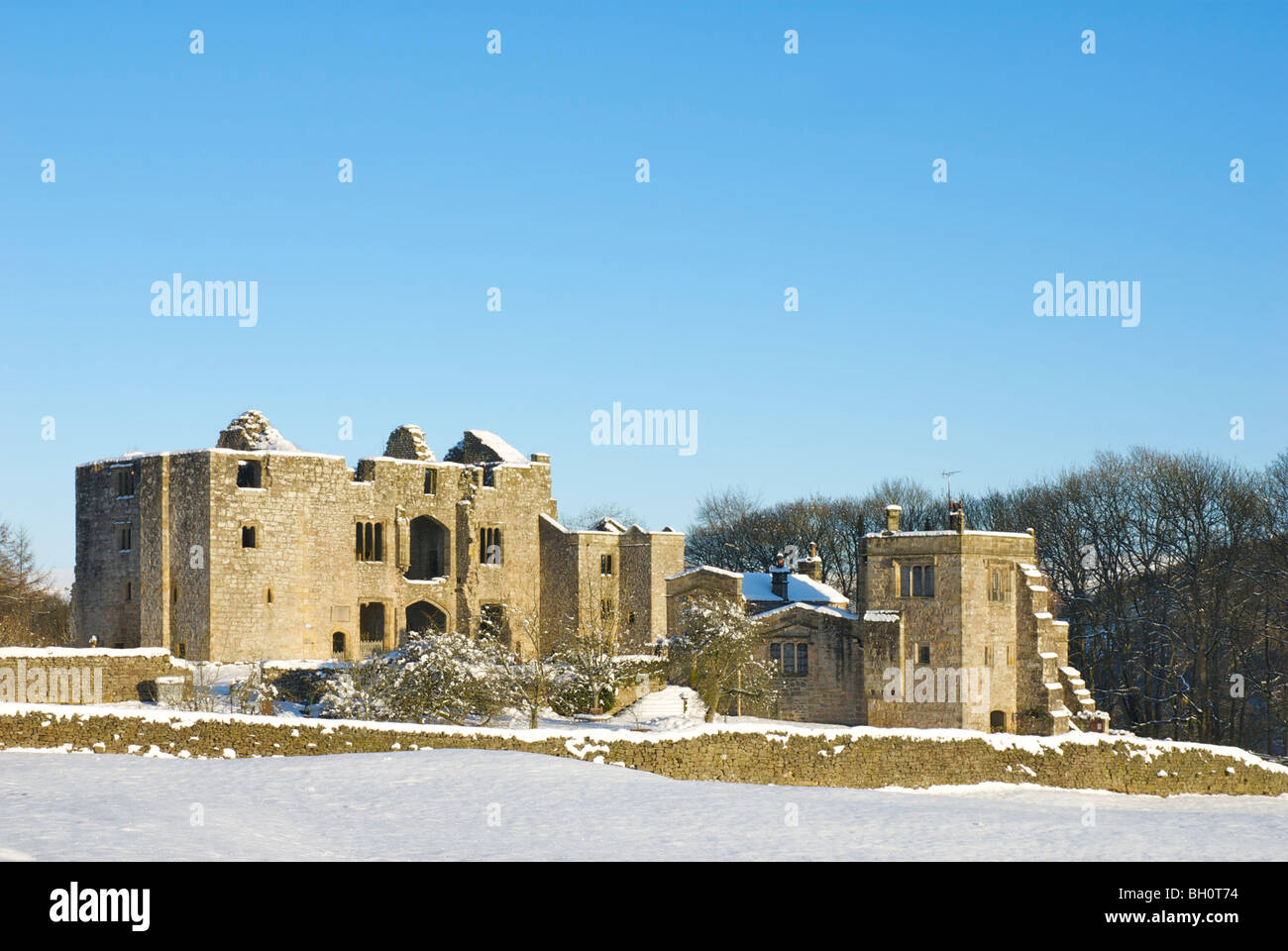 Barden tower yorkshire dales winter hi-res stock photography and images ...