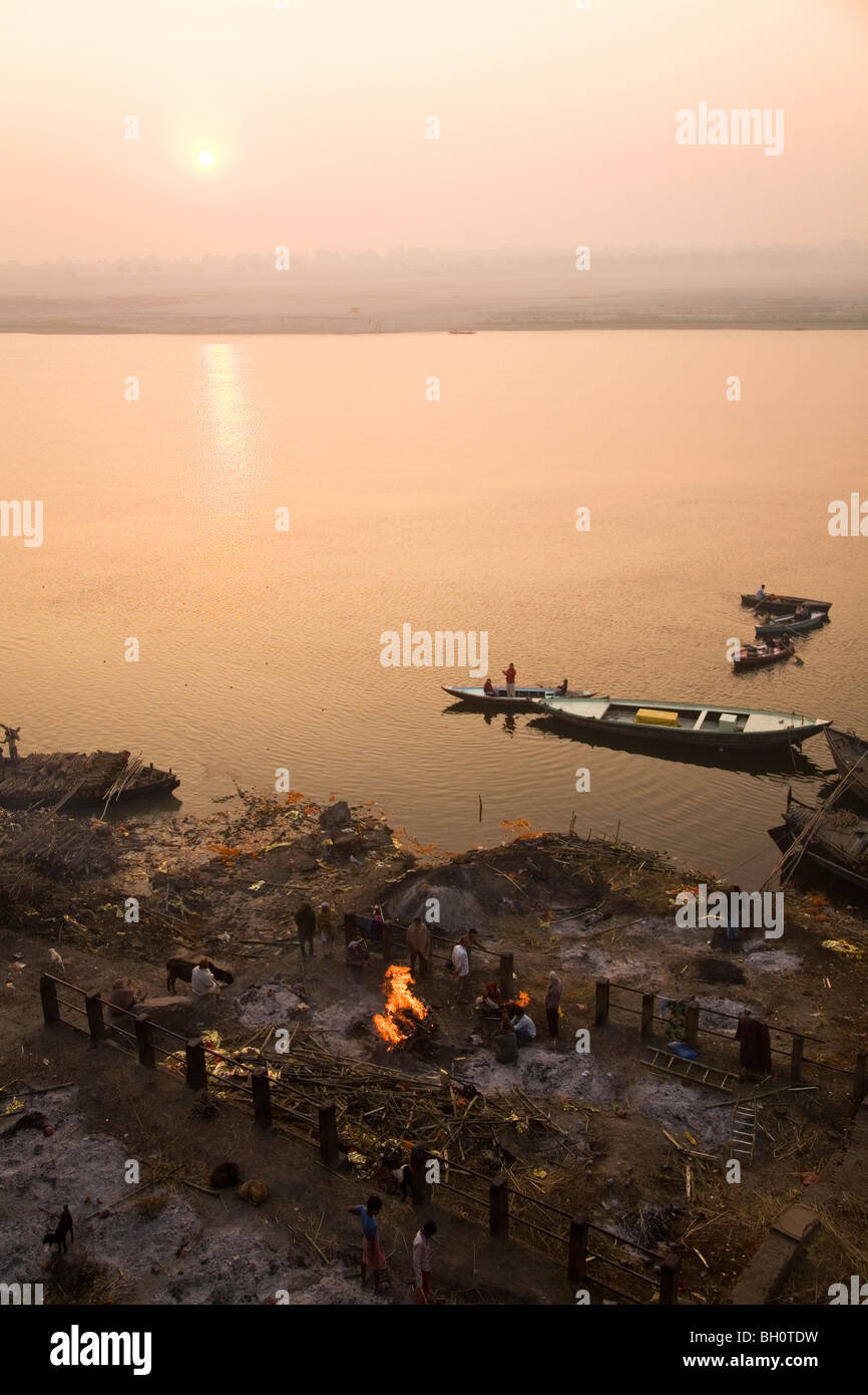 Hindu indian mourning ritual hi-res stock photography and images - Alamy