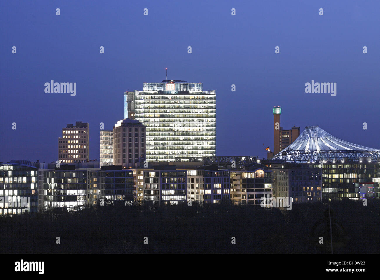 Berlin Potsdamer Platz Square Skyline Illuminated Stock Photo - Alamy