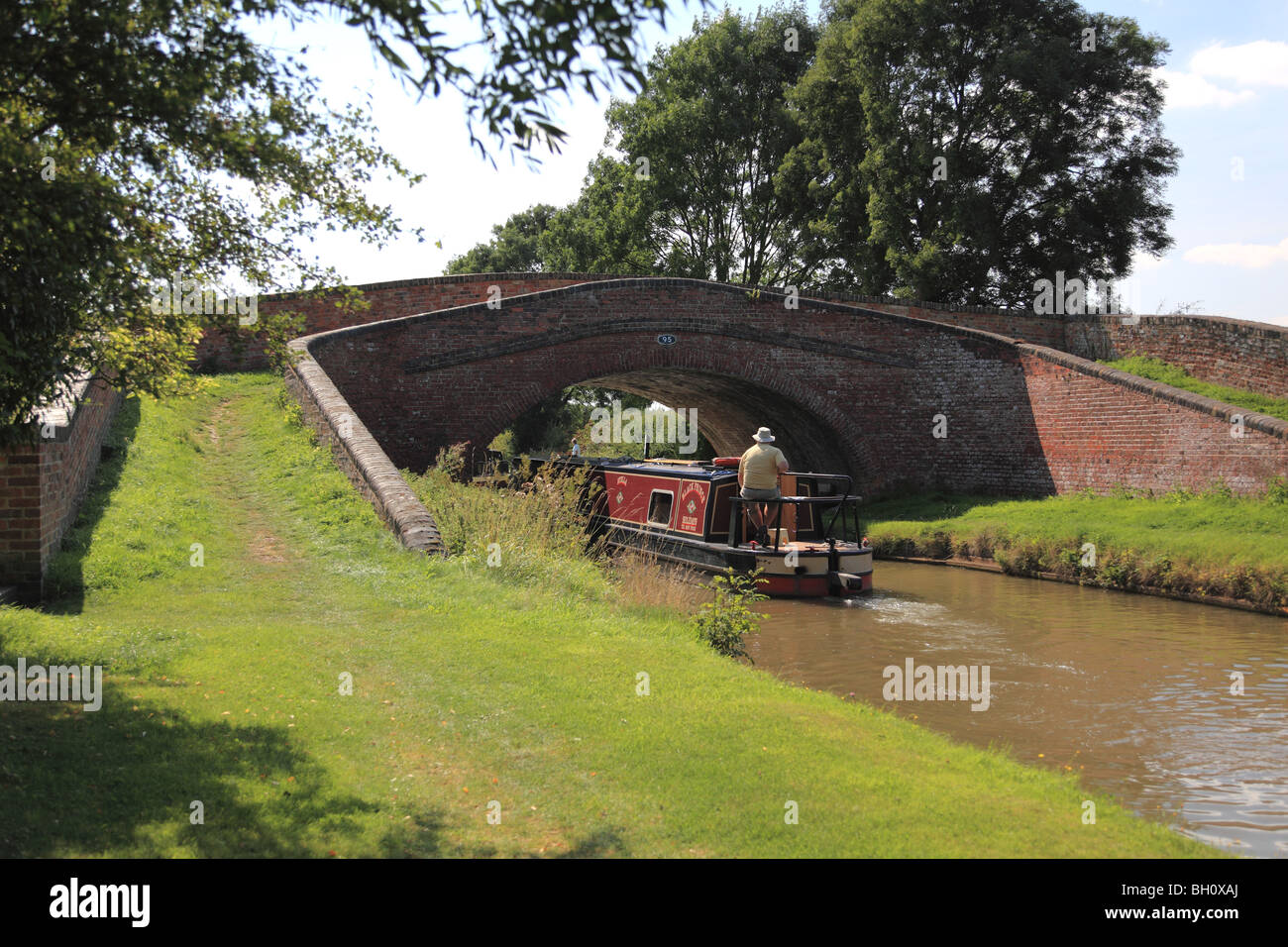 Turnover roving snake bridge hi-res stock photography and images - Alamy