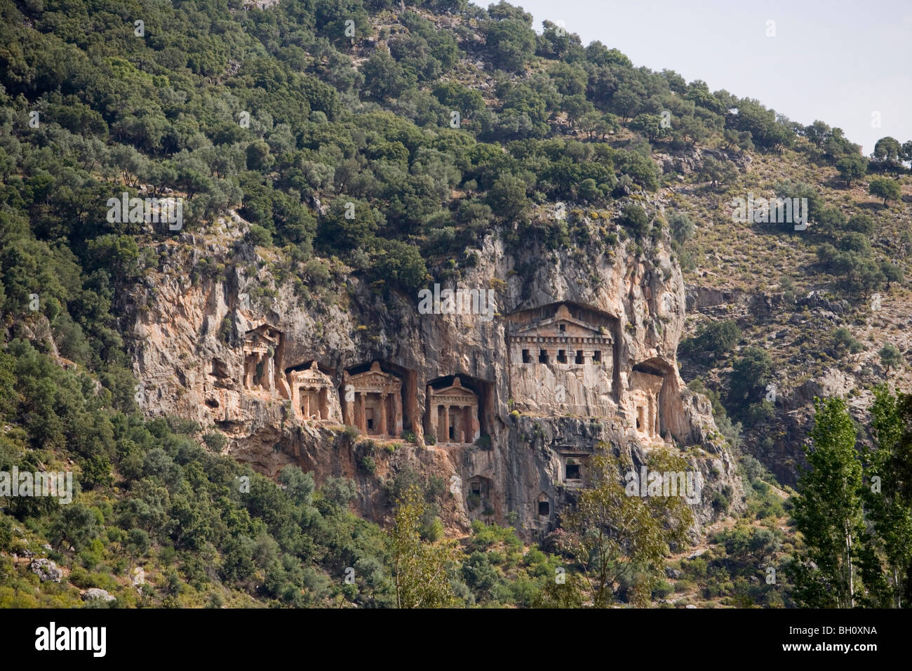 Cliff tombs hi-res stock photography and images - Alamy