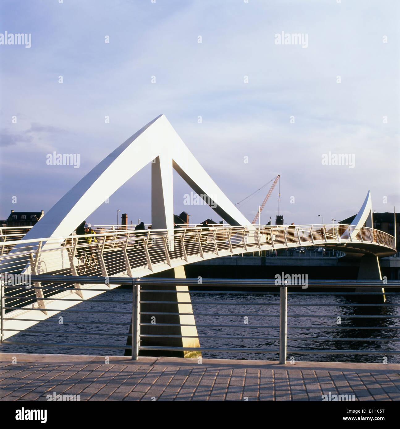 Broomielaw bridge Tradeston footbridge crossing the River Clyde Glasgow ...