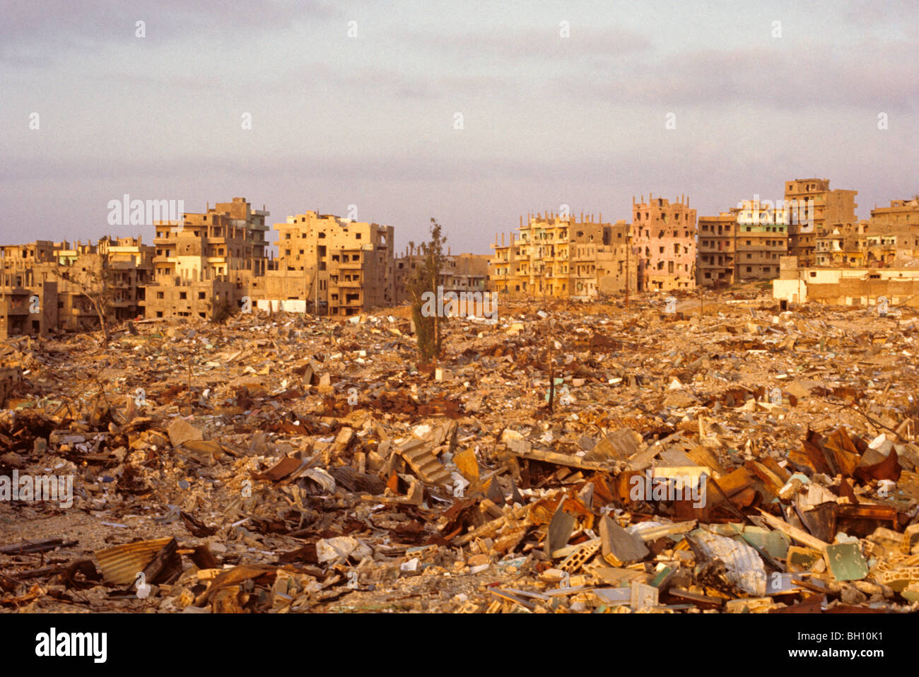 1976 destruction ruin camp war hi-res stock photography and images - Alamy