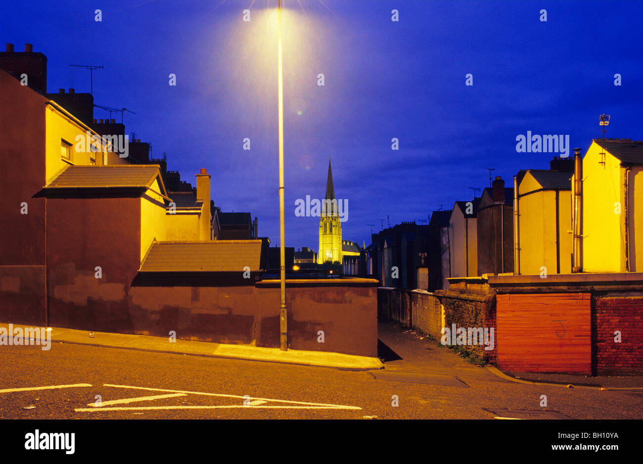 Derry londonderry houses street hi-res stock photography and images - Alamy