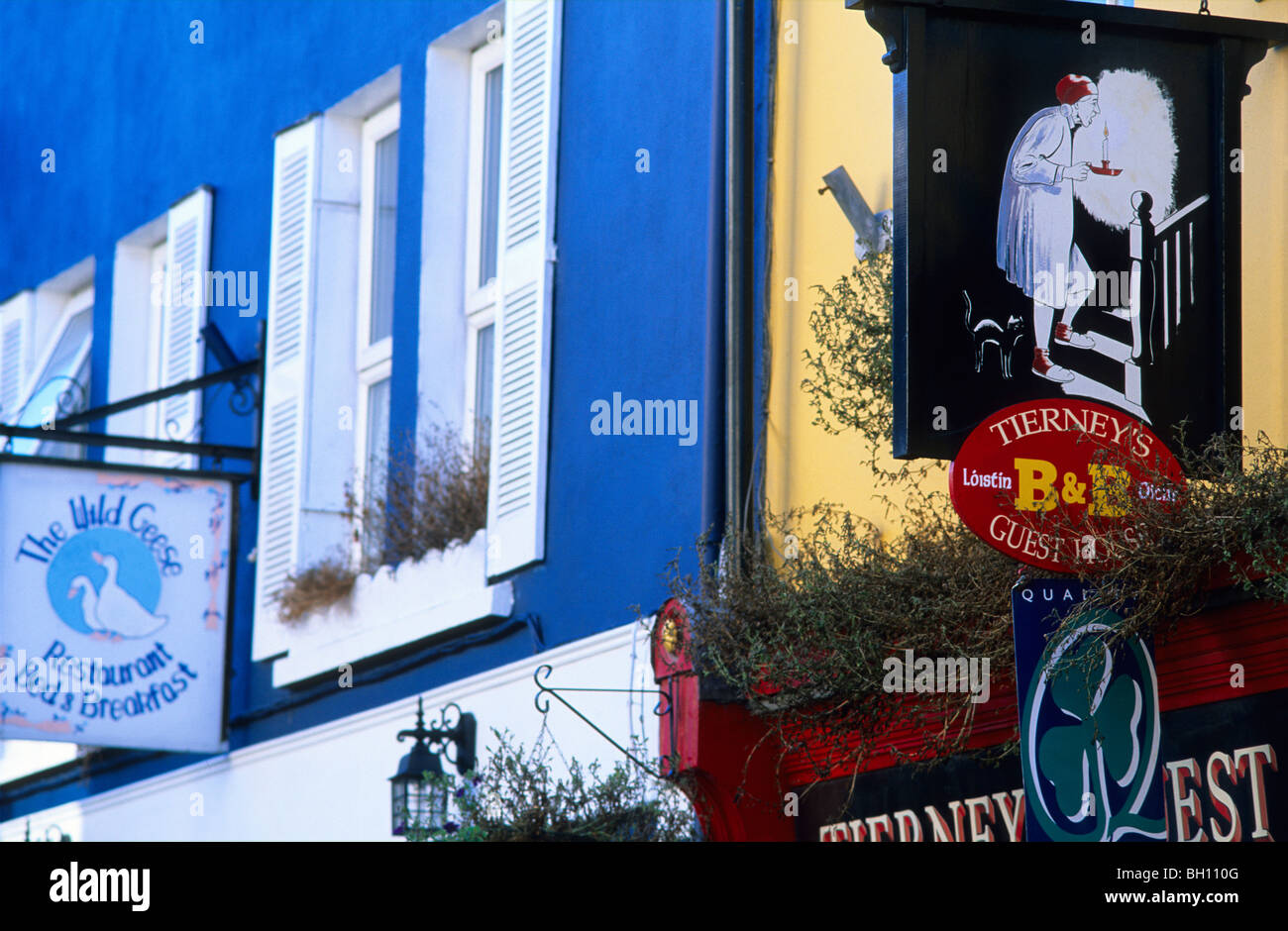 Hostels signs hi-res stock photography and images - Alamy