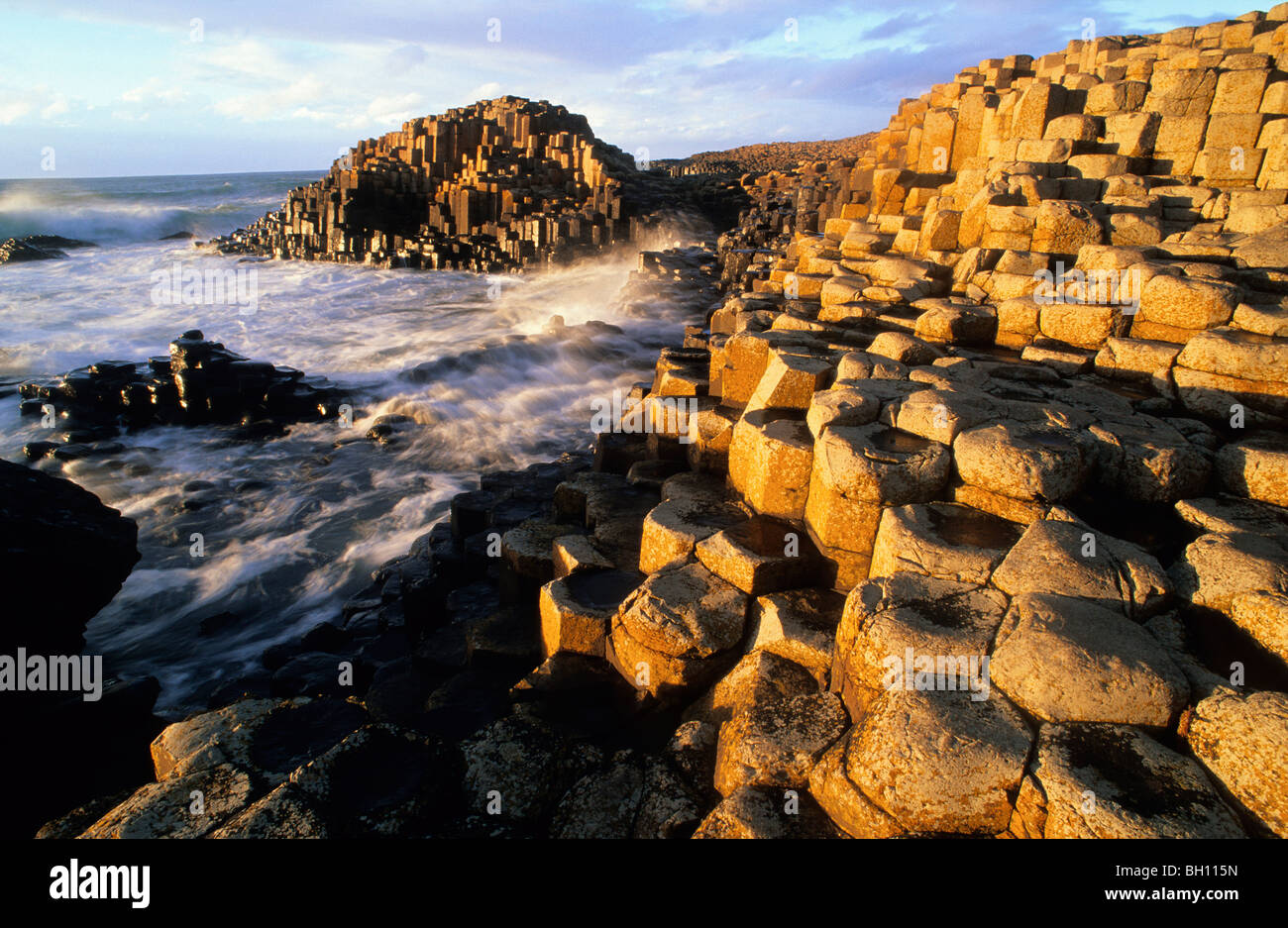Basalt columns on ireland coastline hi-res stock photography and images ...