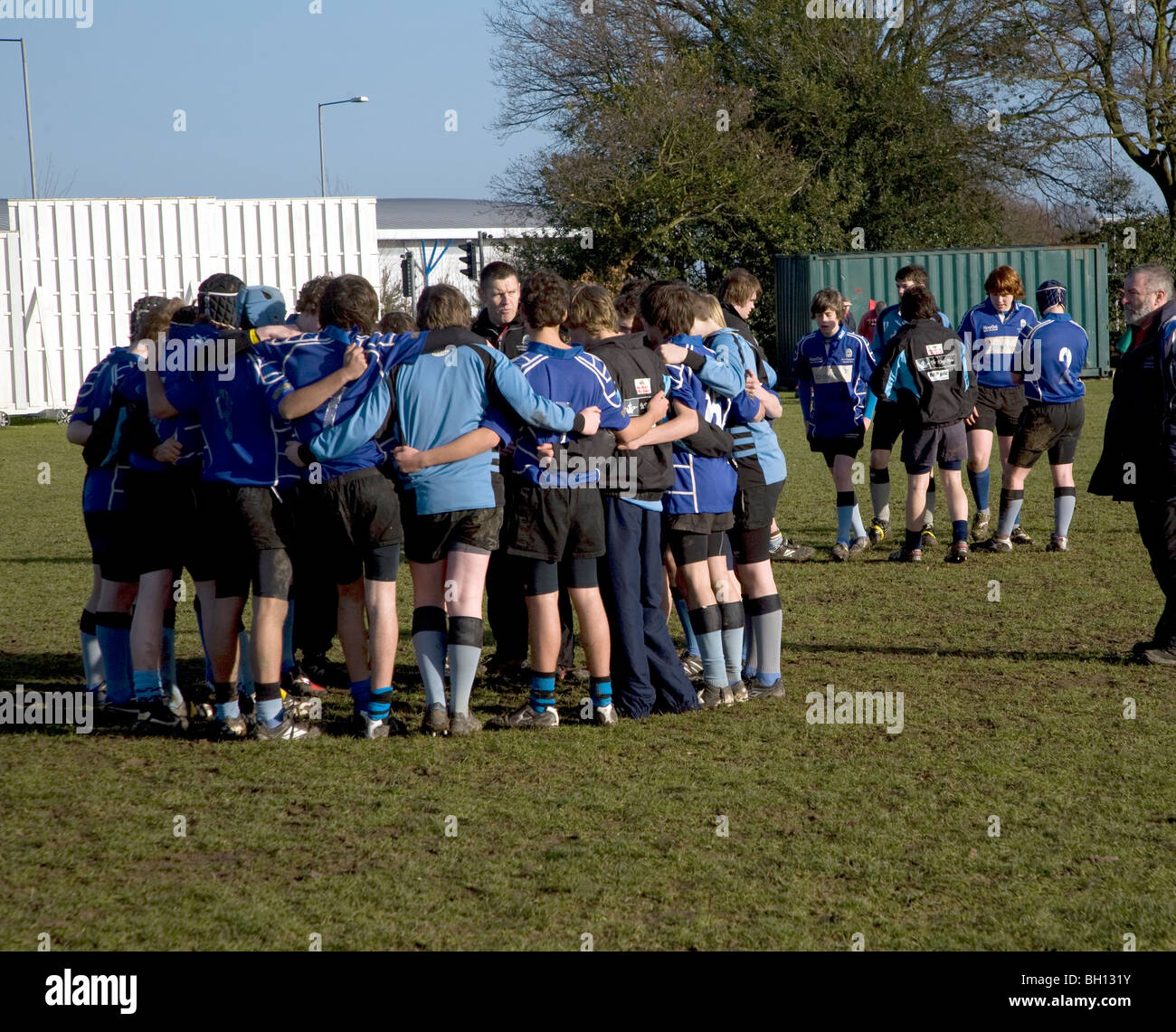 Teenage boys rugby team huddle Stock Photo - Alamy