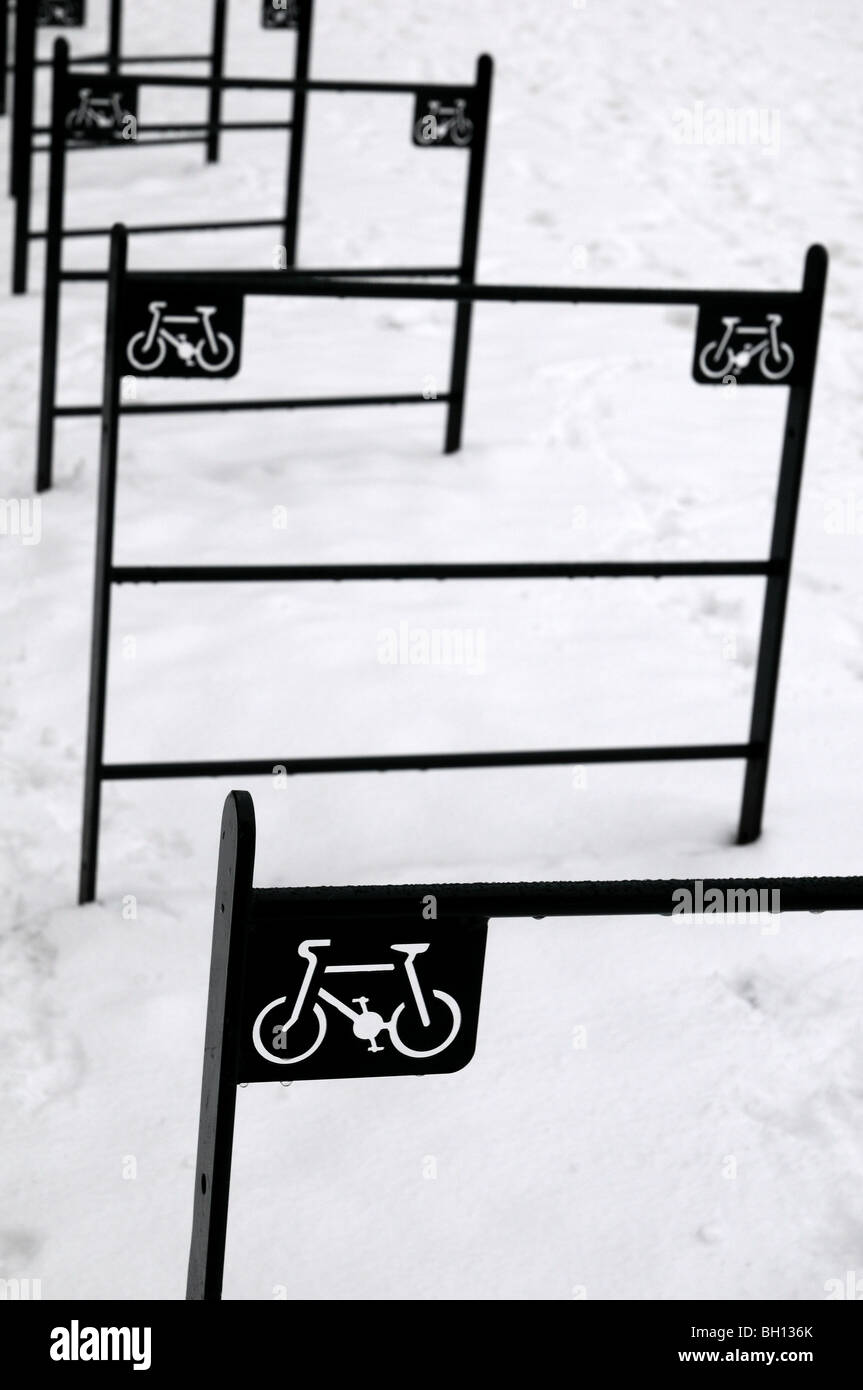 Cycle racks hi-res stock photography and images - Alamy