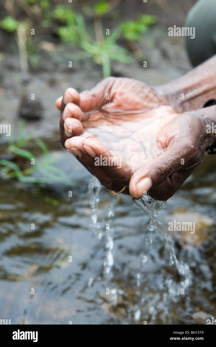 Africa wash hands hi-res stock photography and images - Alamy