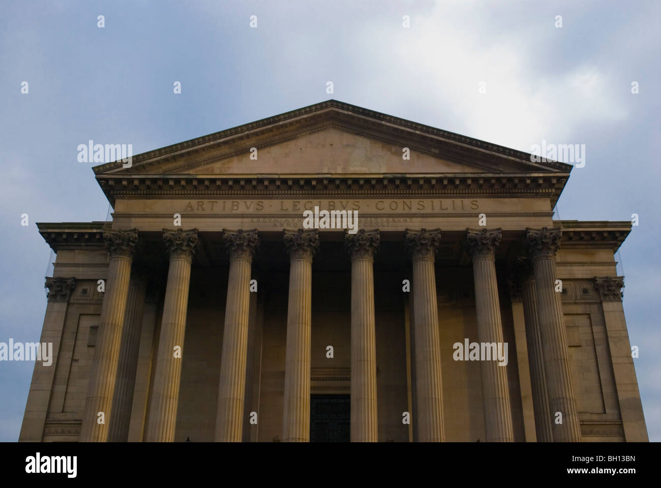 St george's hall liverpool exterior hi-res stock photography and images ...
