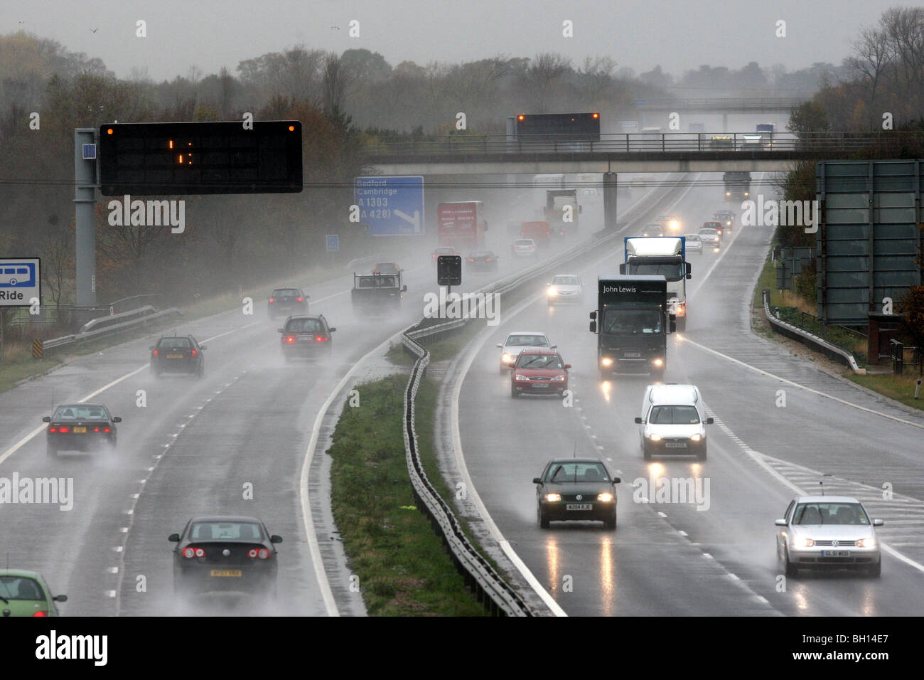 CARS ON MOTORWAY IN THE RAIN Stock Photo - Alamy