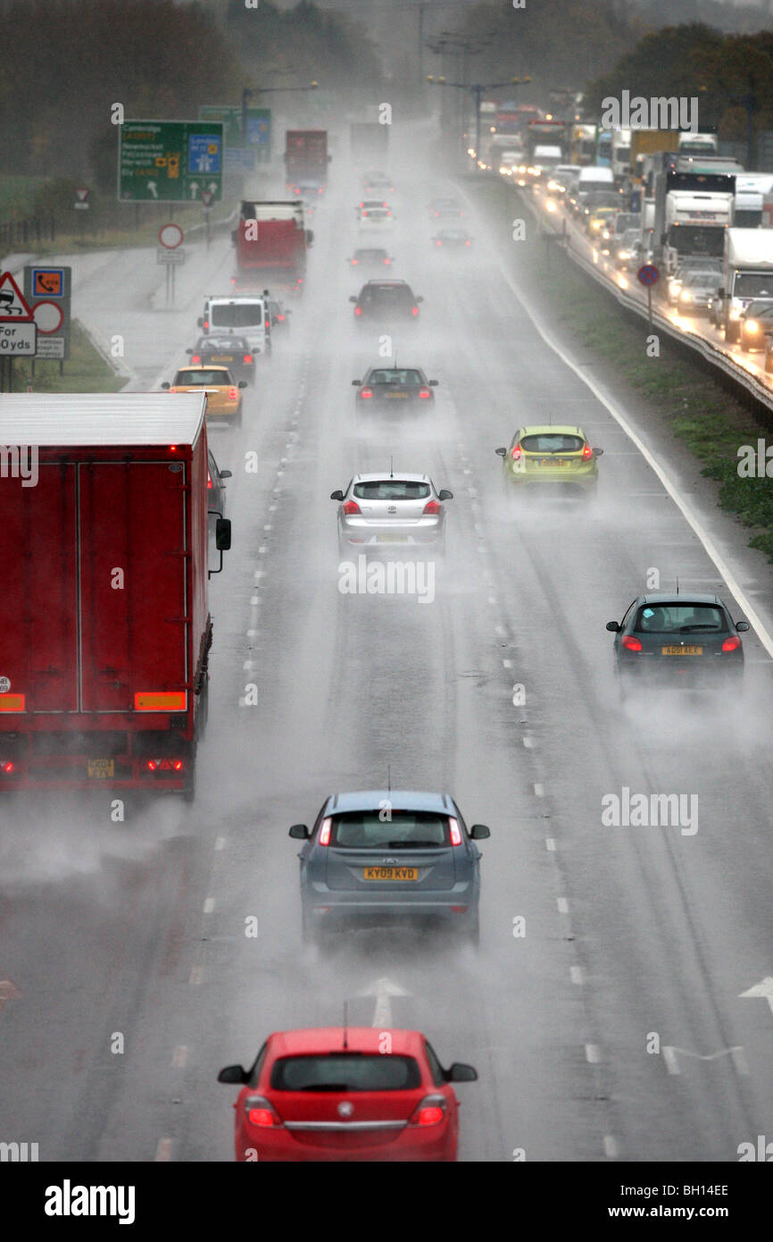 CARS ON MOTORWAY IN THE RAIN Stock Photo - Alamy