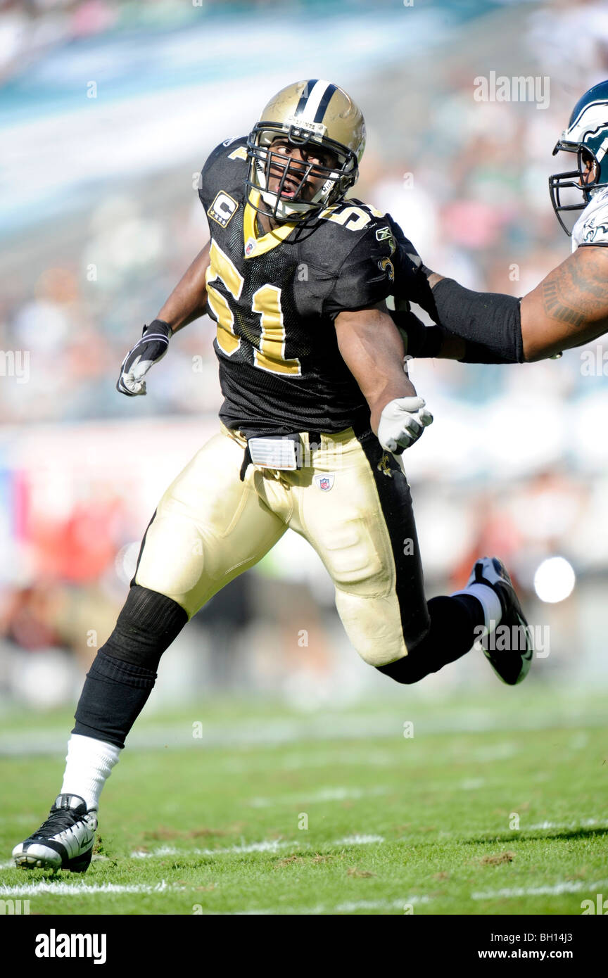 Jonathan Vilma #51 of the New Orleans Saints defends against the ...