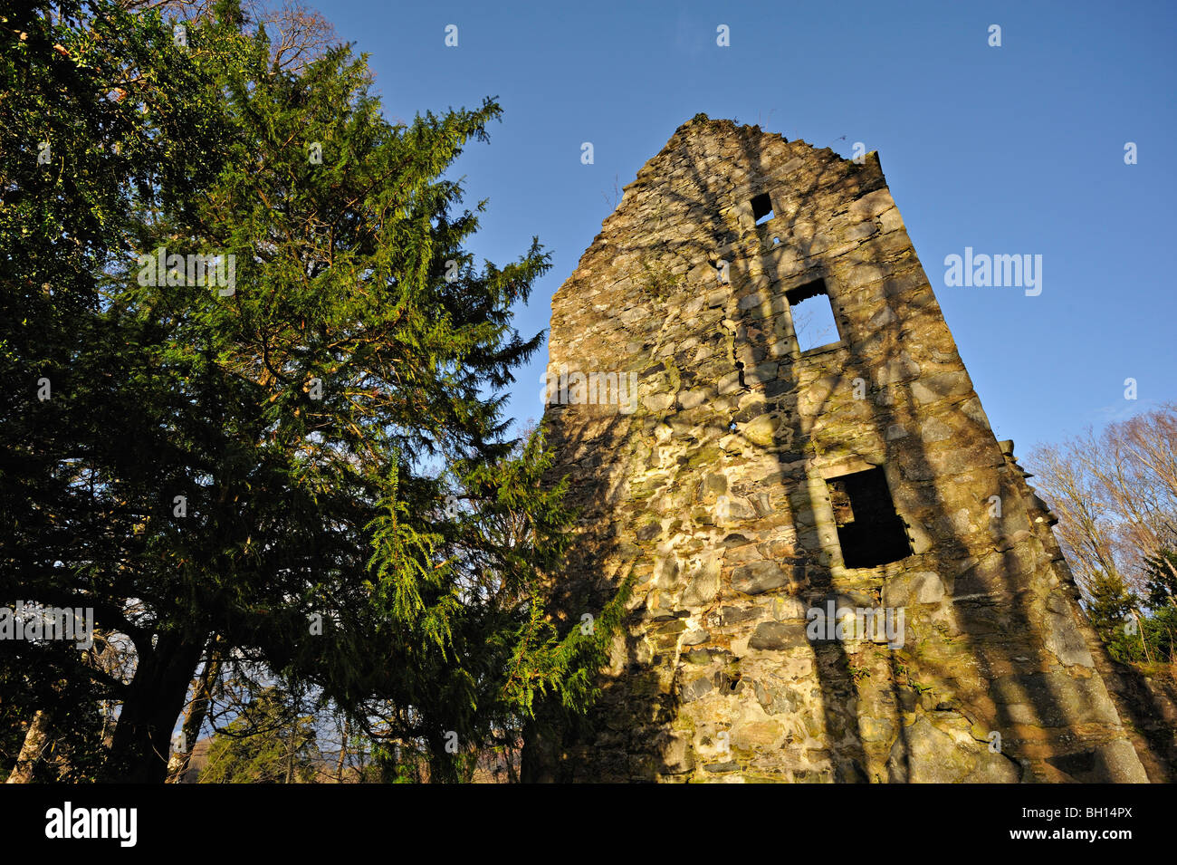 The ruined main tower of Finlarig Castle near Killin, Perthshire ...
