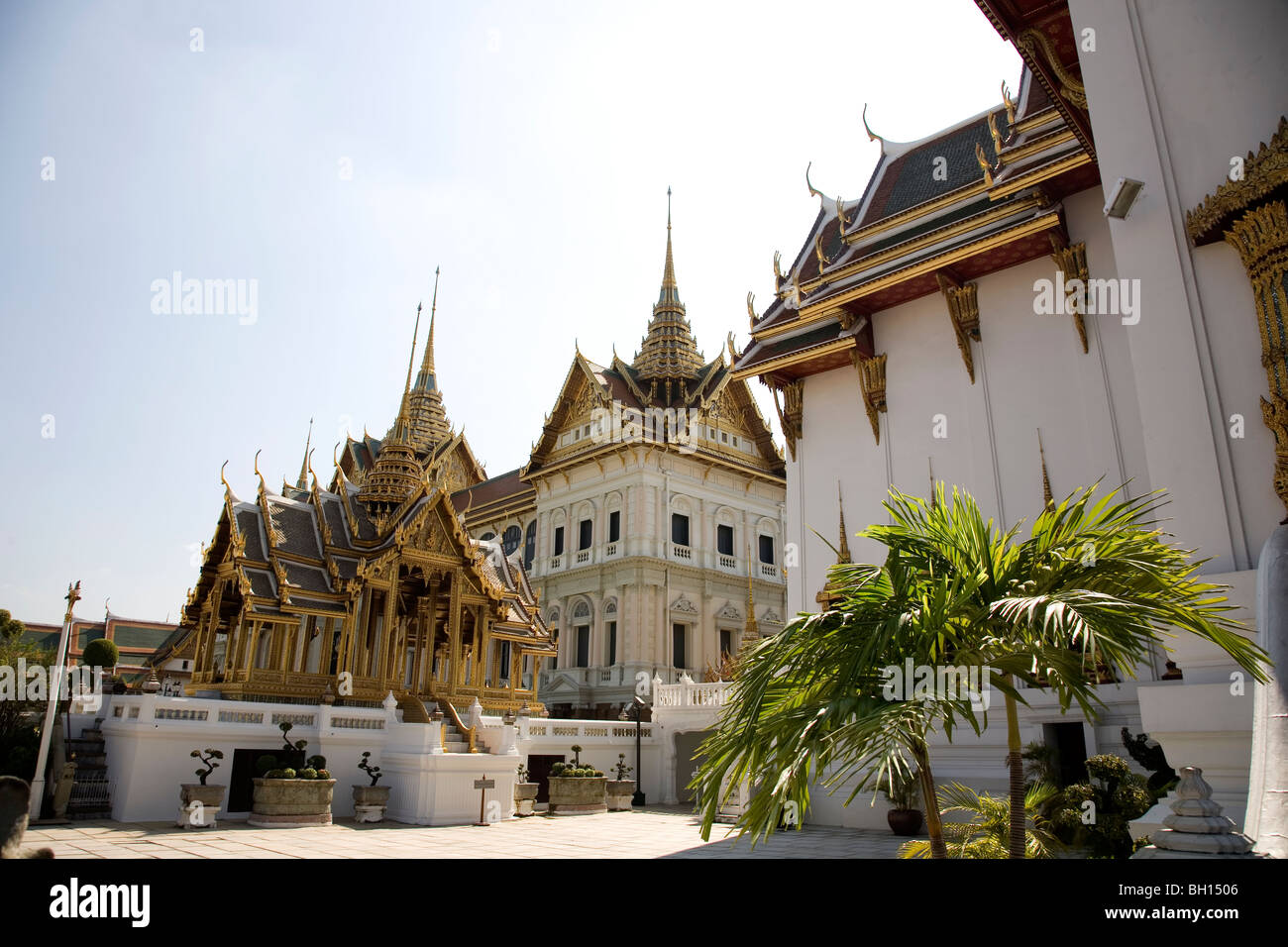 Disrobing pavilion hi-res stock photography and images - Alamy