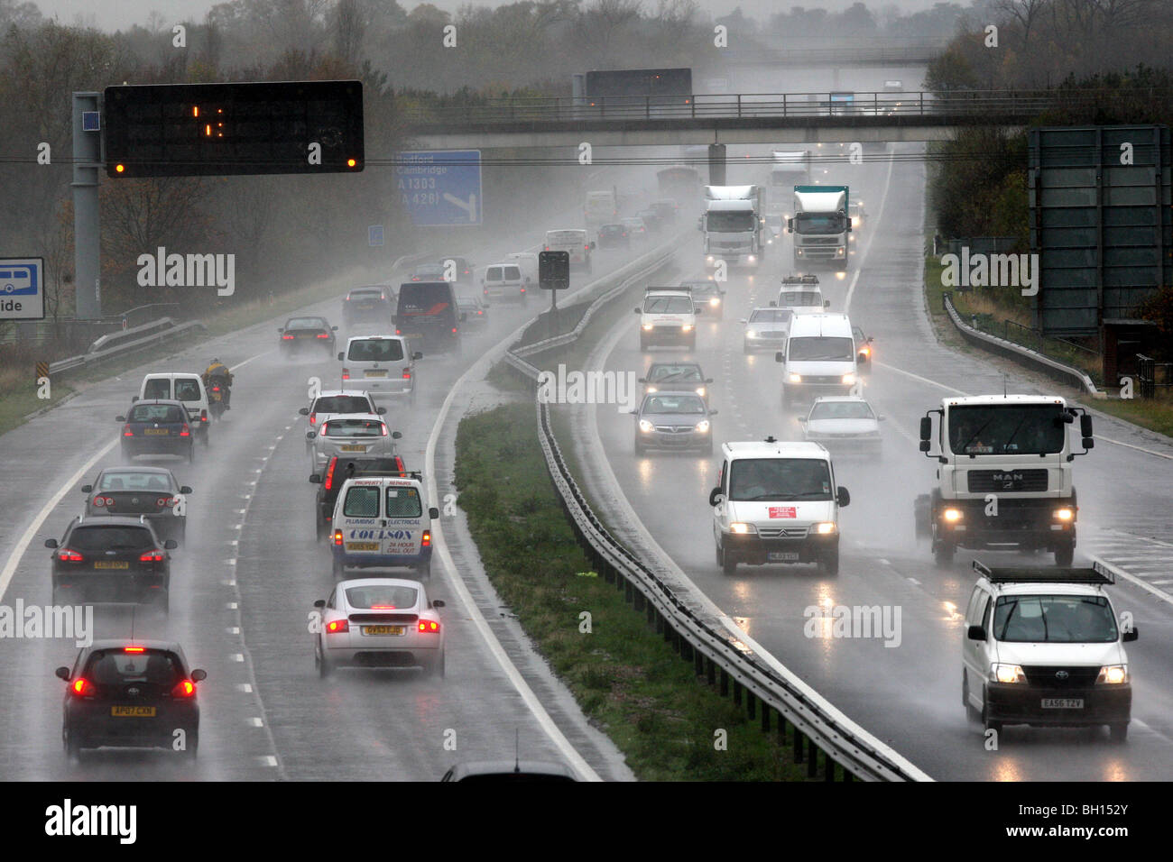 CARS ON MOTORWAY IN THE RAIN Stock Photo - Alamy