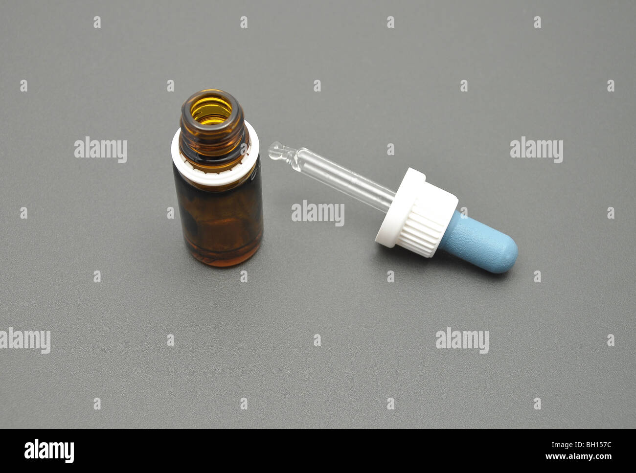 Detailed but simple image of medical flask Stock Photo - Alamy