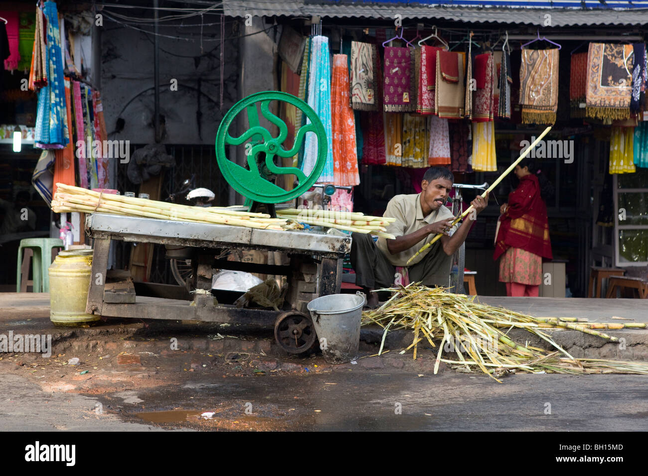 Kolkata street hi-res stock photography and images - Alamy