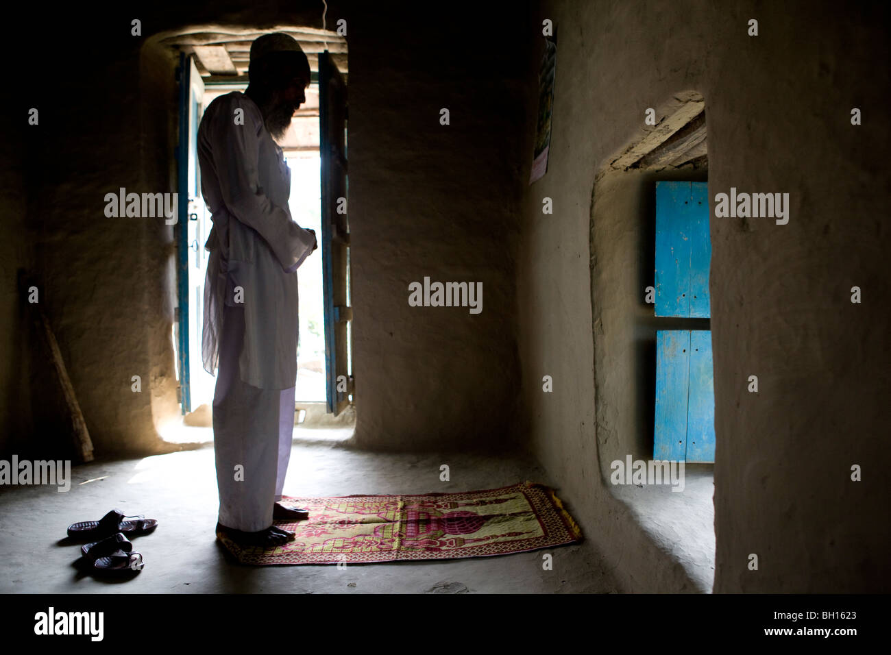 Indian muslim man praying at home Stock Photo - Alamy